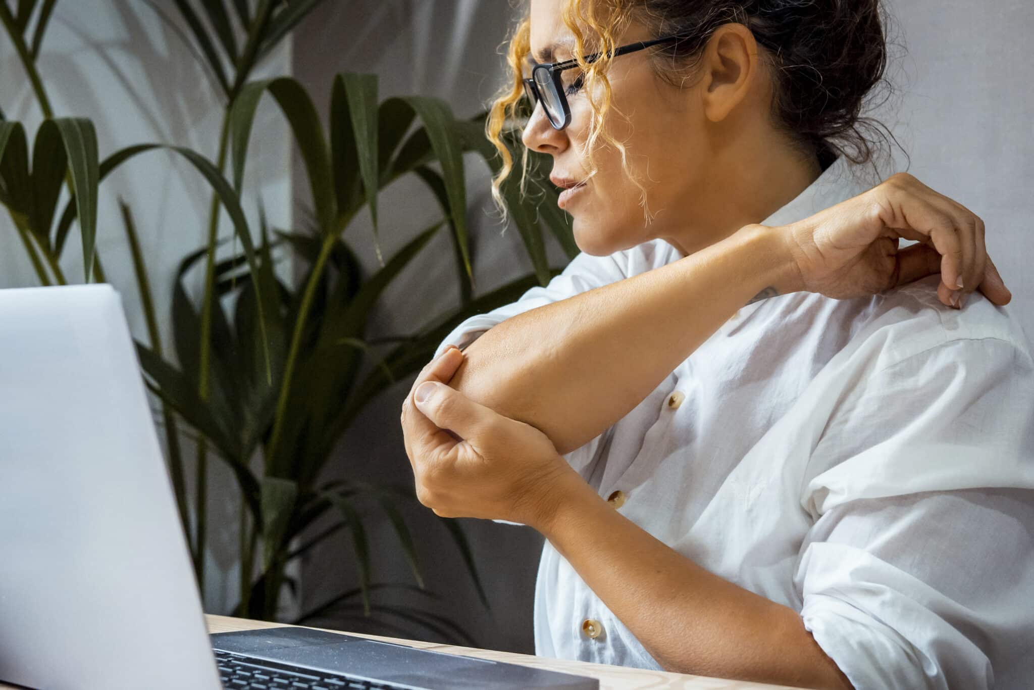 Computer Elbow Treatment with PT Exercises | Ivy Rehab